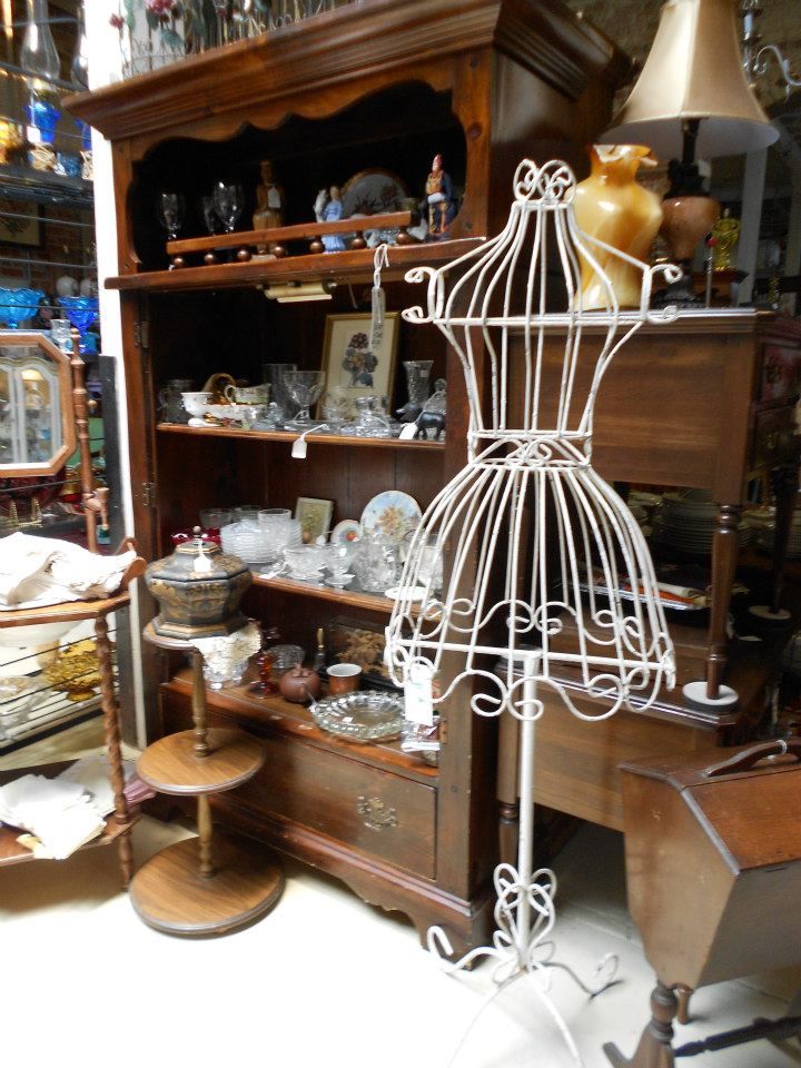 Ivy Cottage Antiques & Treasures