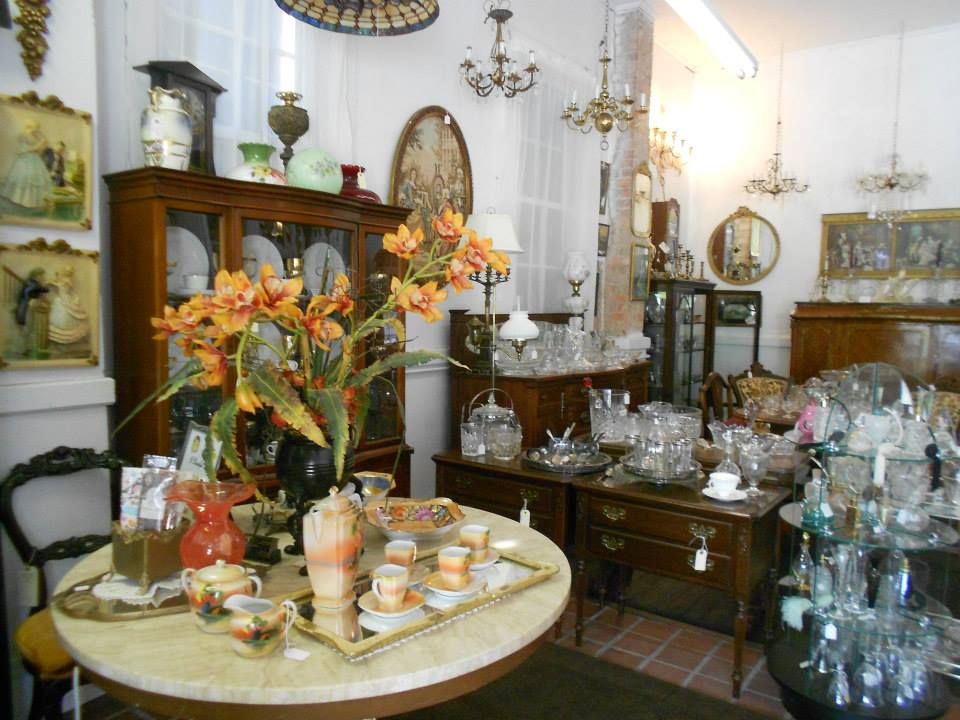 Ivy Cottage Antiques & Treasures