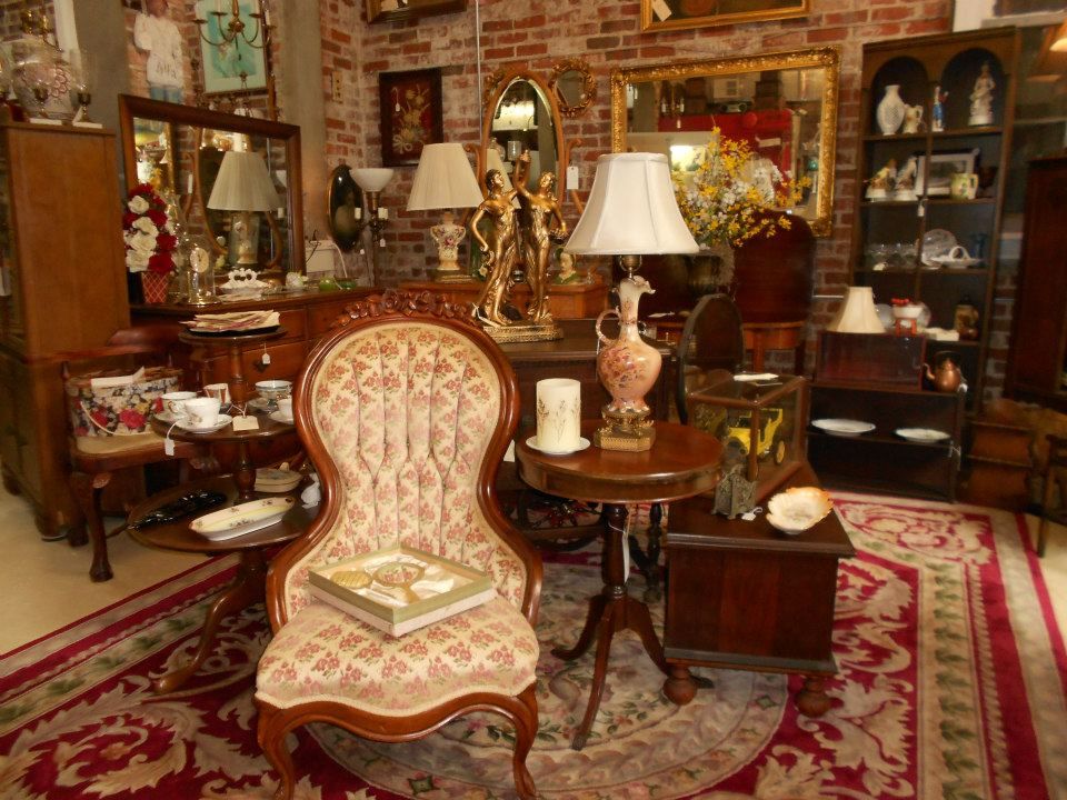 Ivy Cottage Antiques & Treasures